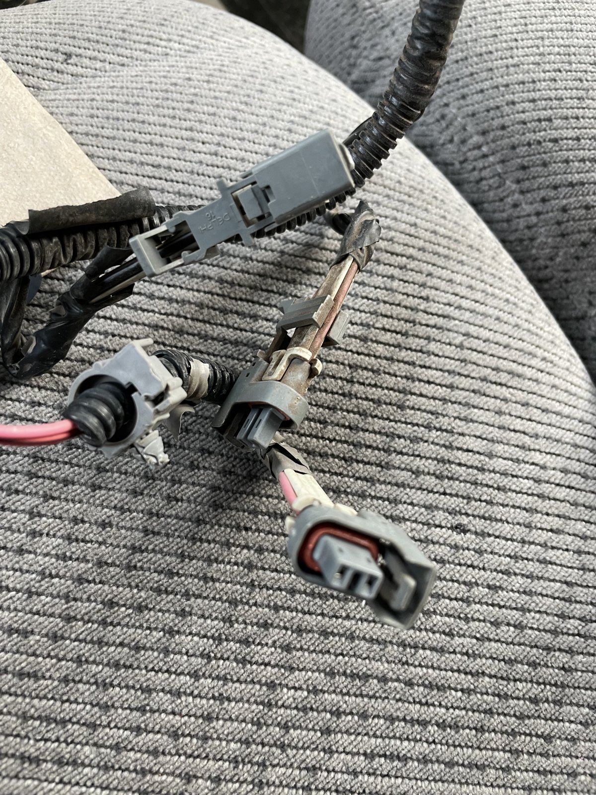 Broken fuel injector lock clip | Chevy Tahoe Forum | GMC Yukon Forum ...